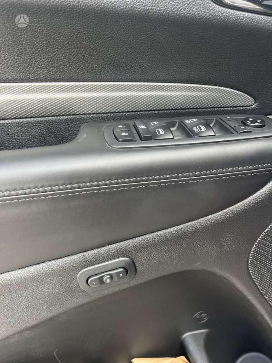 Red Dodge Durango 2020 in Klaipeda, with an engine capacity of 5.65 L and mileage of 95 thousand km for 22000 €, photo 22 on AUTOMOTO.COM.LV