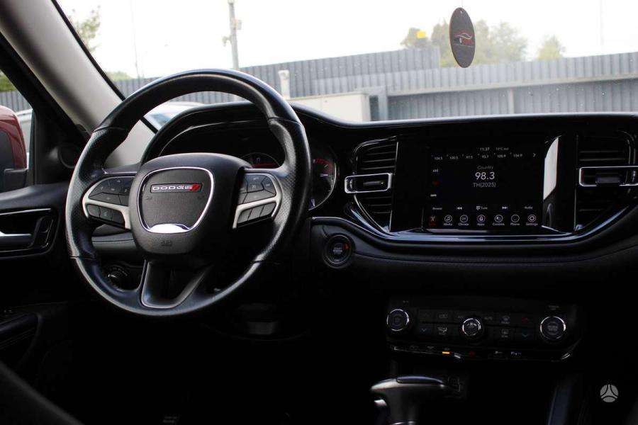 Red Dodge Durango 2021 in Vilnius, with an engine capacity of 3.60 L and mileage of 138 thousand km for 19400 €, photo 14 on AUTOMOTO.COM.LV