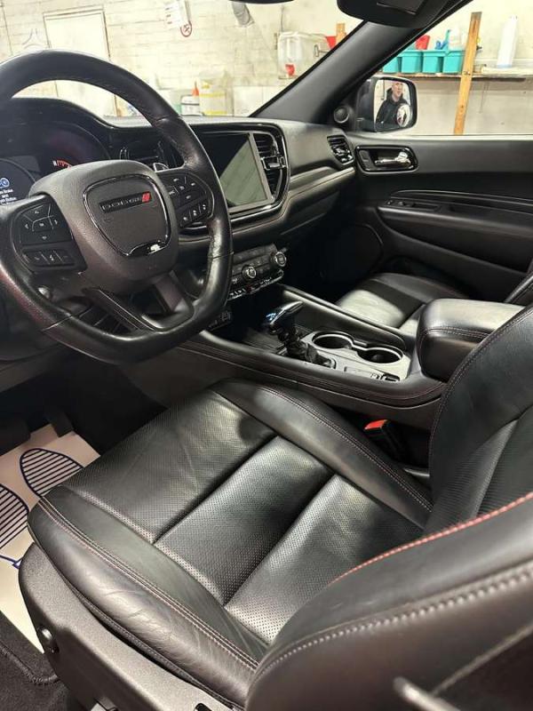 Red Dodge Durango 2023 in Klaipeda, with an engine capacity of 5.70 L and mileage of 32 thousand km for 33000 €, photo 11 on AUTOMOTO.COM.LV