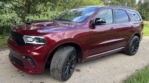 Red Dodge Durango 2024 in Panevezys, with an engine capacity of 5.70 L and mileage of 95 thousand km for 29990 €, photo 3 on AUTOMOTO.COM.LV