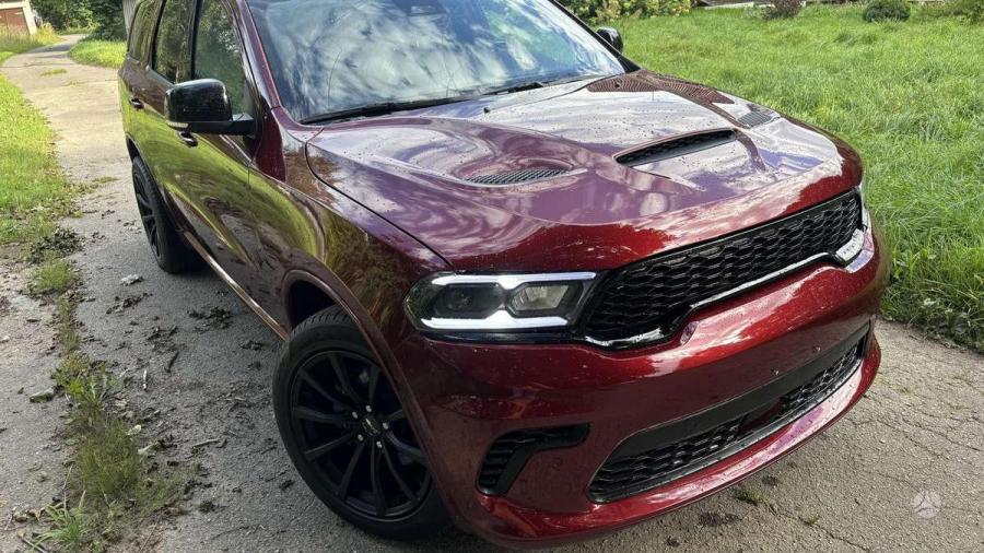 Red Dodge Durango 2024 in Panevezys, with an engine capacity of 5.70 L and mileage of 95 thousand km for 29990 €, photo 4 on AUTOMOTO.COM.LV