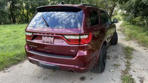 Red Dodge Durango 2024 in Panevezys, with an engine capacity of 5.70 L and mileage of 95 thousand km for 29990 €, photo 6 on AUTOMOTO.COM.LV