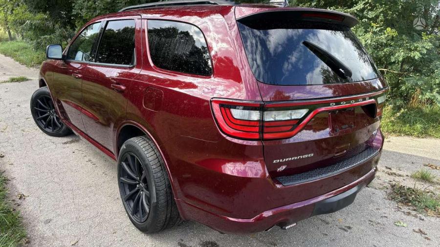 Red Dodge Durango 2024 in Panevezys, with an engine capacity of 5.70 L and mileage of 95 thousand km for 29990 €, photo 8 on AUTOMOTO.COM.LV