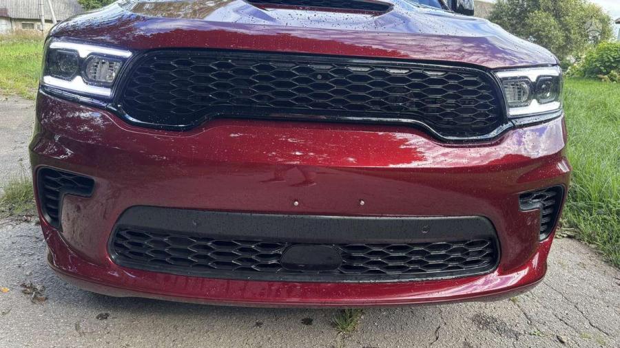 Red Dodge Durango 2024 in Panevezys, with an engine capacity of 5.70 L and mileage of 95 thousand km for 29990 €, photo 9 on AUTOMOTO.COM.LV