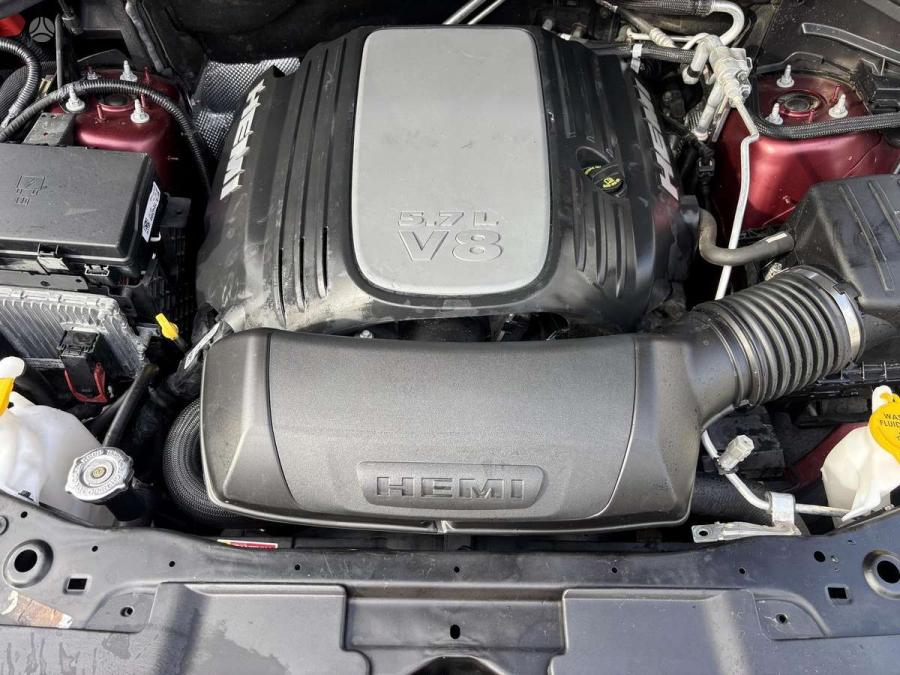 Red Dodge Durango 2024 in Panevezys, with an engine capacity of 5.70 L and mileage of 95 thousand km for 29990 €, photo 12 on AUTOMOTO.COM.LV