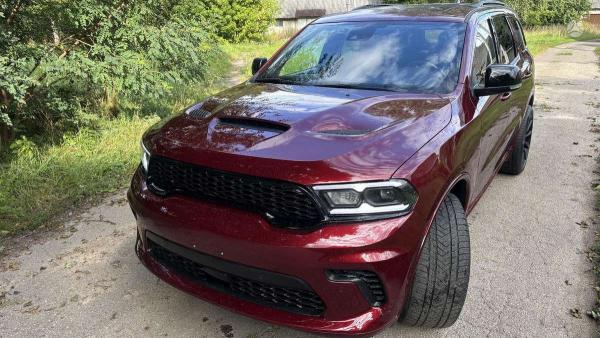 Red Dodge Durango 2024 in Panevezys, with an engine capacity of 5.70 L and mileage of 95 thousand km for 29990 €, photo 1 on AUTOMOTO.COM.LV