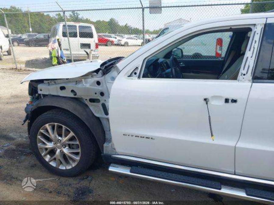 White Dodge Durango 2014 in Klaipeda, with an engine capacity of 3.60 L and mileage of 341 thousand km for 6300 €, photo 7 on AUTOMOTO.COM.LV