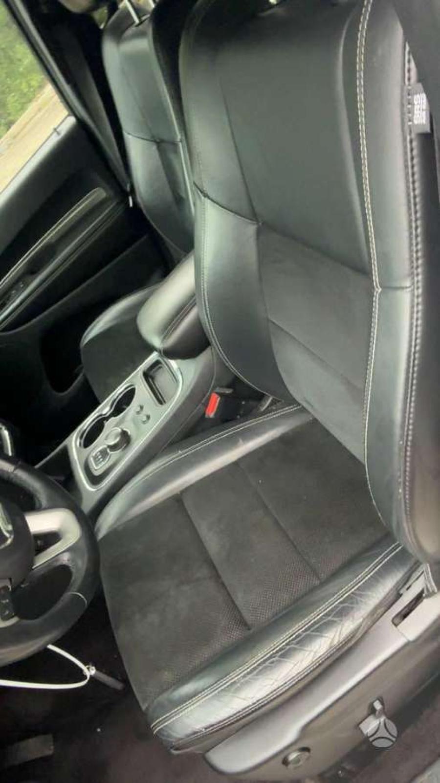 Balts Dodge Durango 2015 Šauļi, ar dzinēja tilpumu 3.60 L un nobraukumu 291 tūkst. km par 5500 €, foto 12 vietnē AUTOMOTO.COM.LV
