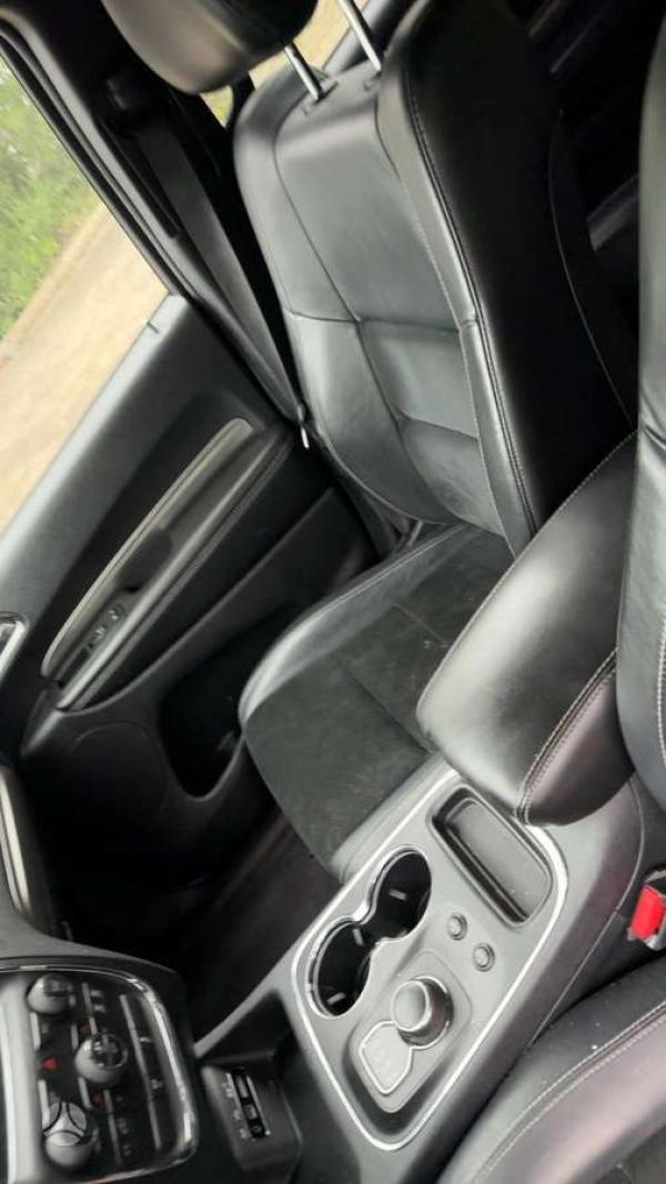 White Dodge Durango 2015 in Siauliai, with an engine capacity of 3.60 L and mileage of 291 thousand km for 5500 €, photo 11 on AUTOMOTO.COM.LV