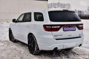 White Dodge Durango 2016 in Kretinga, with an engine capacity of 5.70 L and mileage of 199 thousand km for 19999 €, photo 5 on AUTOMOTO.COM.LV