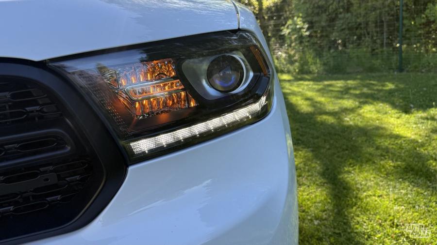 White Dodge Durango 2016 in Kretinga, with an engine capacity of 3.60 L and mileage of 204 thousand km for 15000 €, photo 6 on AUTOMOTO.COM.LV