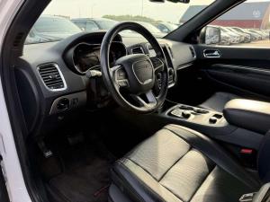 White Dodge Durango 2016 in Siauliai, with an engine capacity of 5.65 L and mileage of 202 thousand km for 9900 €, photo 8 on AUTOMOTO.COM.LV