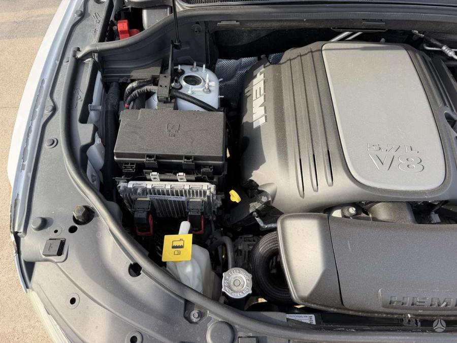 White Dodge Durango 2016 in Siauliai, with an engine capacity of 5.65 L and mileage of 202 thousand km for 9900 €, photo 21 on AUTOMOTO.COM.LV