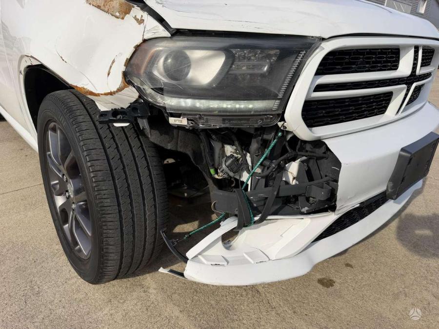 White Dodge Durango 2016 in Siauliai, with an engine capacity of 5.65 L and mileage of 202 thousand km for 9900 €, photo 24 on AUTOMOTO.COM.LV