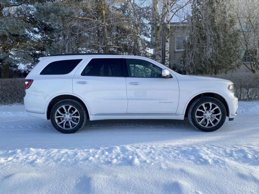 White Dodge Durango 2017 in Siauliai, with an engine capacity of 3.60 L and mileage of 206 thousand km for 15400 €, photo 2 on AUTOMOTO.COM.LV