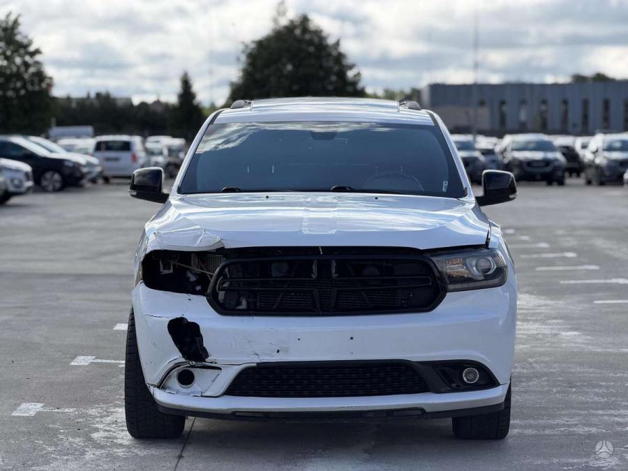 White Dodge Durango 2017 in Siauliai, with an engine capacity of 5.65 L and mileage of 193 thousand km for 11400 €, photo 3 on AUTOMOTO.COM.LV