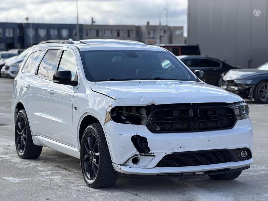 White Dodge Durango 2017 in Siauliai, with an engine capacity of 5.65 L and mileage of 193 thousand km for 11400 €, photo 4 on AUTOMOTO.COM.LV
