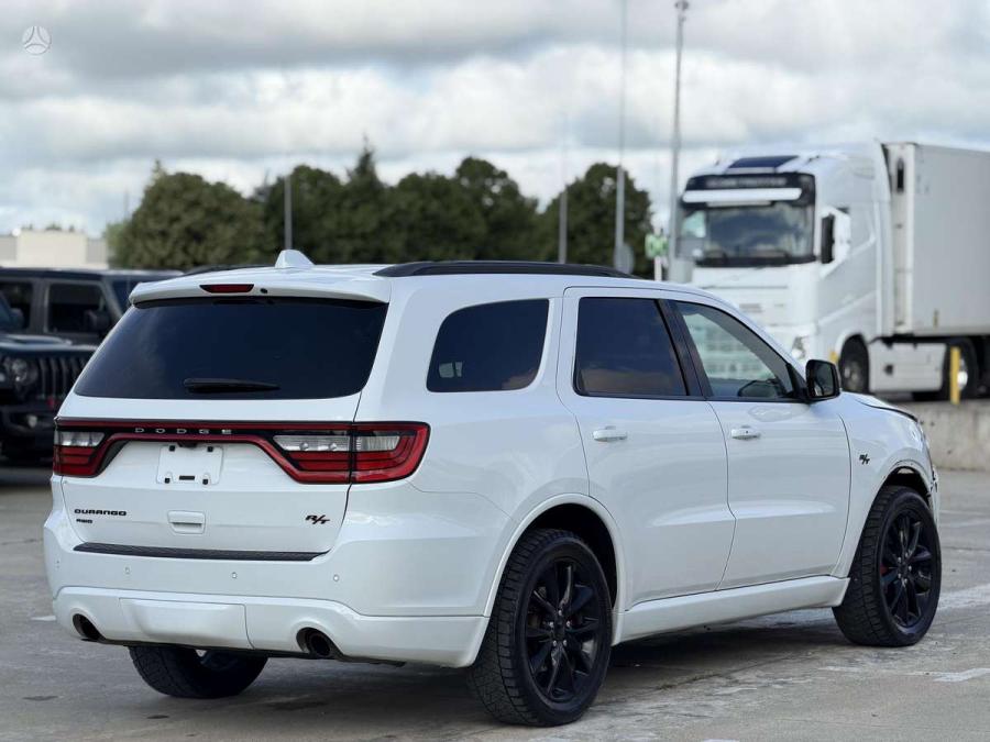 White Dodge Durango 2017 in Siauliai, with an engine capacity of 5.65 L and mileage of 193 thousand km for 11400 €, photo 5 on AUTOMOTO.COM.LV