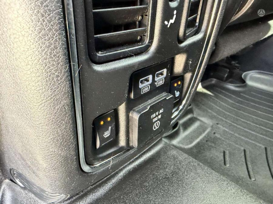 White Dodge Durango 2017 in Siauliai, with an engine capacity of 5.65 L and mileage of 193 thousand km for 11400 €, photo 18 on AUTOMOTO.COM.LV