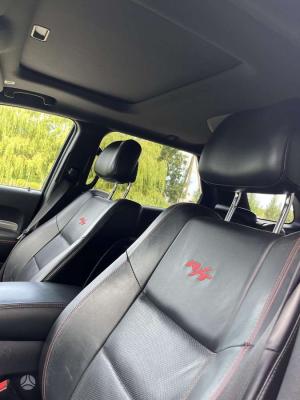 White Dodge Durango 2017 in Klaipeda, with an engine capacity of 5.65 L and mileage of 220 thousand km for 14900 €, photo 13 on AUTOMOTO.COM.LV