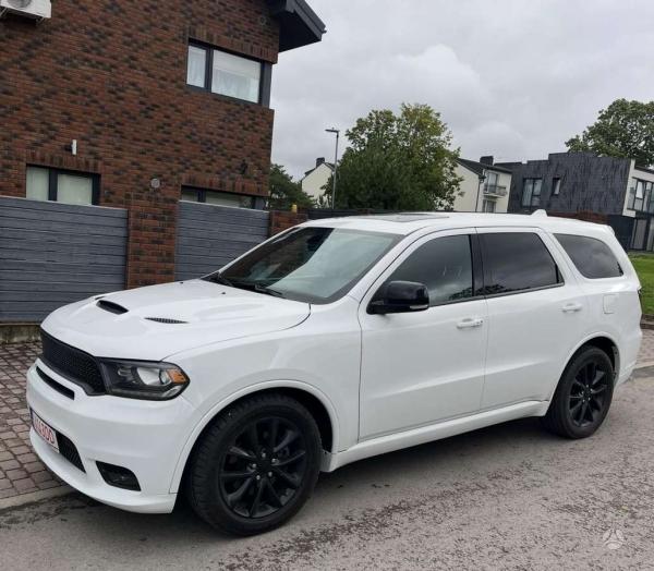 White Dodge Durango 2017 in Ukmerge, with an engine capacity of 5.65 L and mileage of 225 thousand km for 13900 €, photo 5 on AUTOMOTO.COM.LV