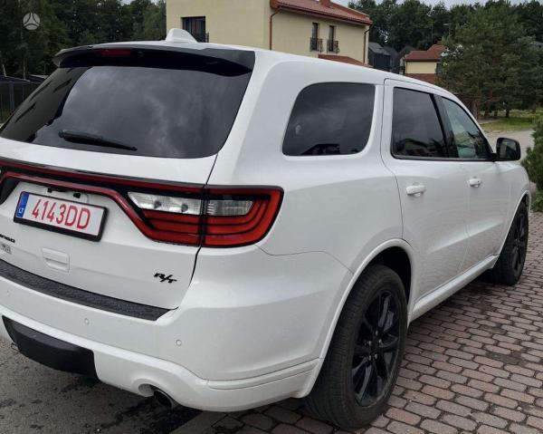 White Dodge Durango 2017 in Ukmerge, with an engine capacity of 5.65 L and mileage of 225 thousand km for 13900 €, photo 8 on AUTOMOTO.COM.LV