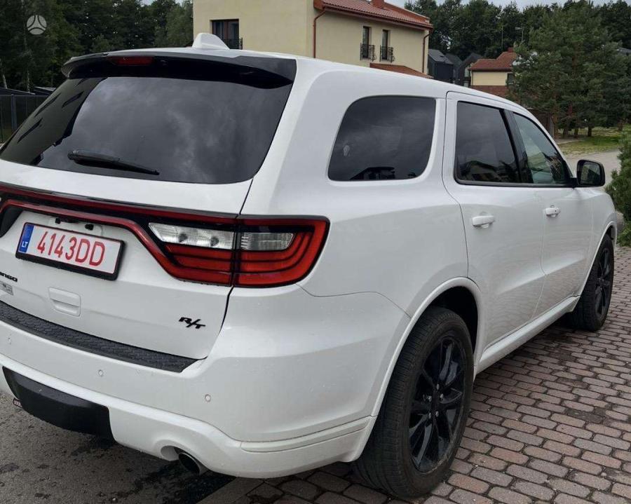 White Dodge Durango 2017 in Ukmerge, with an engine capacity of 5.65 L and mileage of 225 thousand km for 13900 €, photo 8 on AUTOMOTO.COM.LV