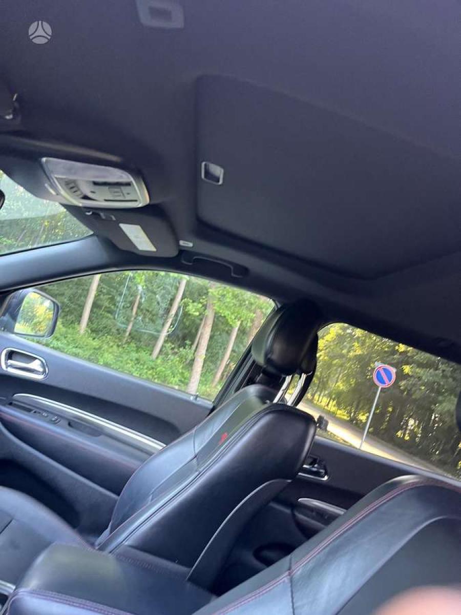 White Dodge Durango 2017 in Ukmerge, with an engine capacity of 5.65 L and mileage of 225 thousand km for 13900 €, photo 12 on AUTOMOTO.COM.LV