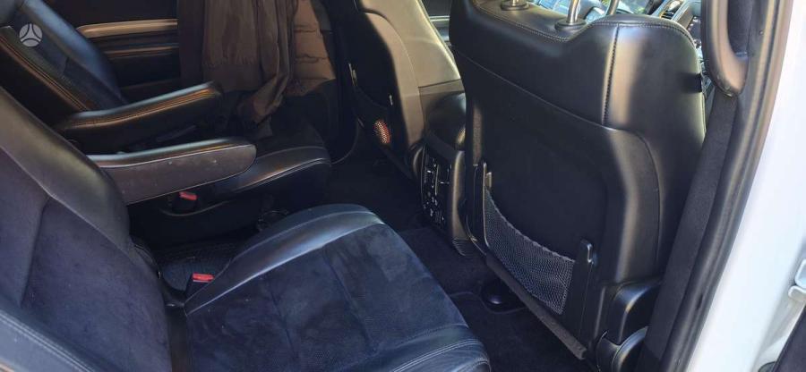 White Dodge Durango 2018 in Mazeikiai, with an engine capacity of 3.60 L and mileage of 205 thousand km for 21500 €, photo 10 on AUTOMOTO.COM.LV