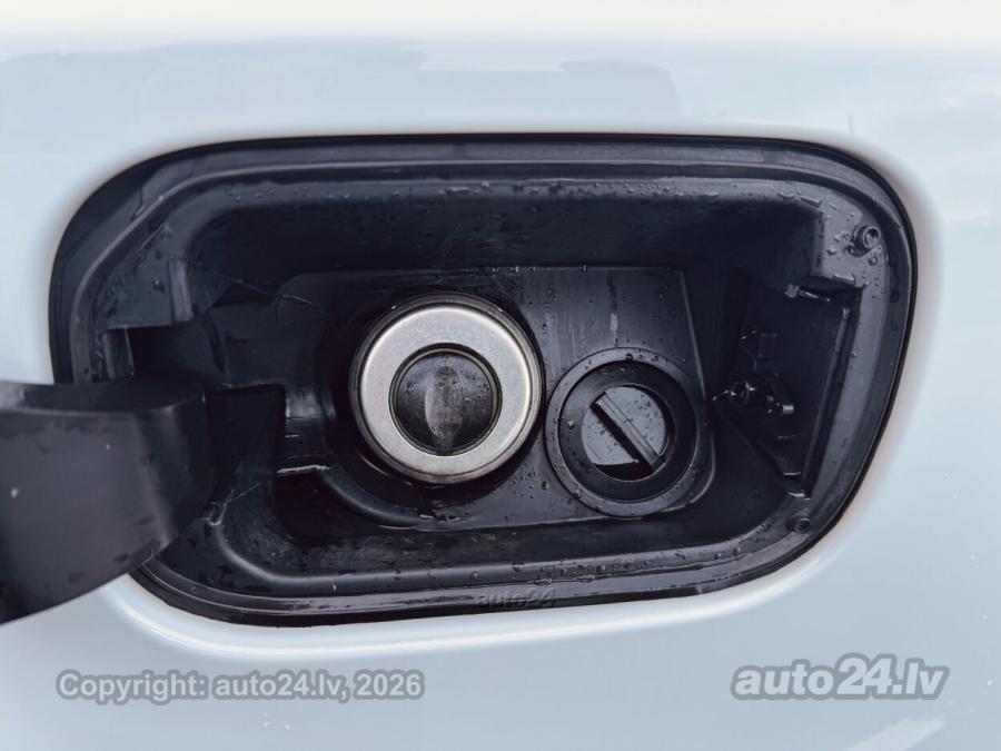 White Dodge Durango 2018 in Tallinn, with an engine capacity of 5.70 L and mileage of 140 thousand km for 30000 €, photo 19 on AUTOMOTO.COM.LV