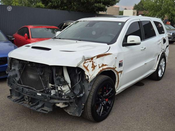 White Dodge Durango 2018 in Vilnius, with an engine capacity of 6.42 L and mileage of 187 thousand km for 19999 €, photo 3 on AUTOMOTO.COM.LV