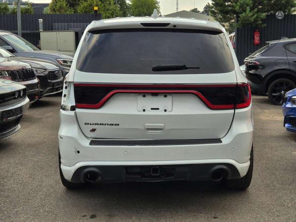 White Dodge Durango 2018 in Vilnius, with an engine capacity of 6.42 L and mileage of 187 thousand km for 19999 €, photo 5 on AUTOMOTO.COM.LV