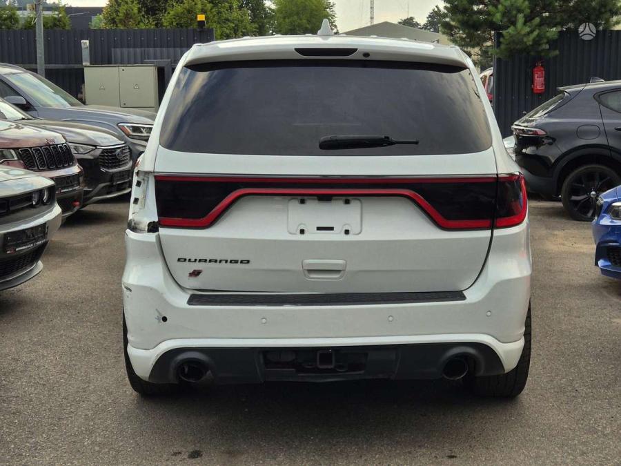 White Dodge Durango 2018 in Vilnius, with an engine capacity of 6.42 L and mileage of 187 thousand km for 19999 €, photo 6 on AUTOMOTO.COM.LV