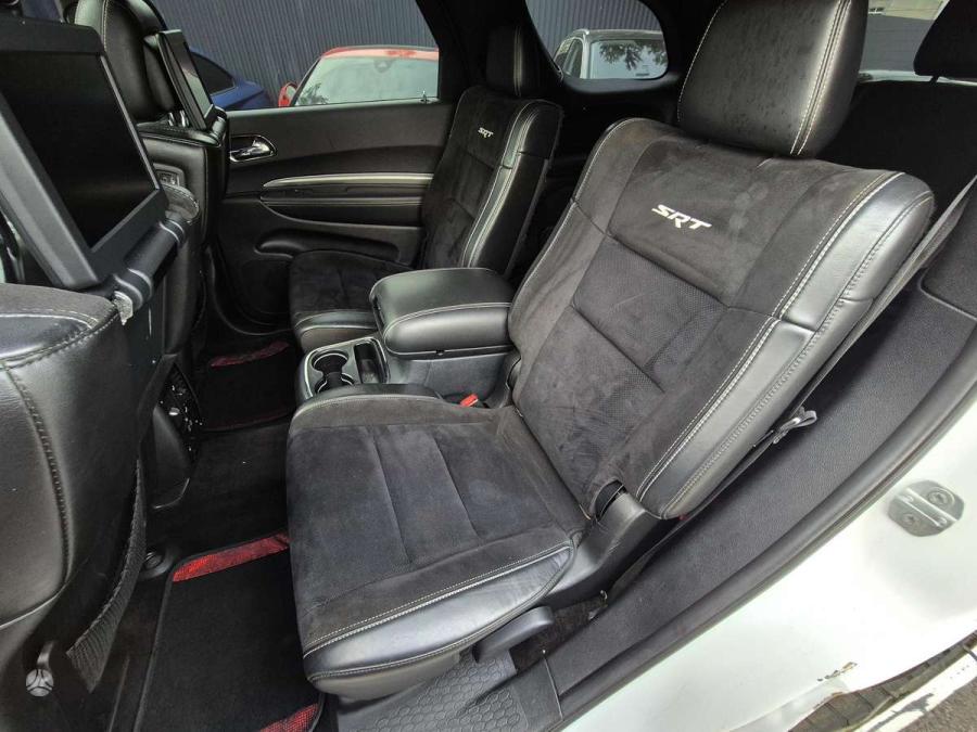 White Dodge Durango 2018 in Vilnius, with an engine capacity of 6.42 L and mileage of 187 thousand km for 19999 €, photo 10 on AUTOMOTO.COM.LV