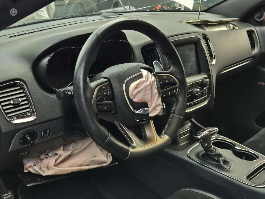 White Dodge Durango 2018 in Vilnius, with an engine capacity of 6.42 L and mileage of 187 thousand km for 19999 €, photo 17 on AUTOMOTO.COM.LV