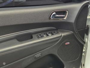 White Dodge Durango 2018 in Vilnius, with an engine capacity of 6.42 L and mileage of 187 thousand km for 19999 €, photo 30 on AUTOMOTO.COM.LV