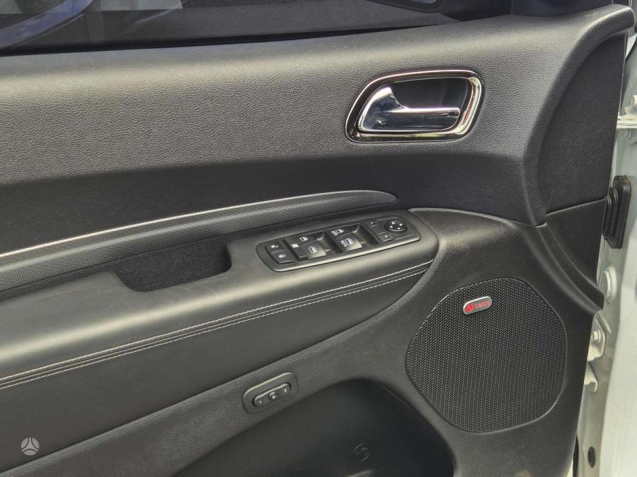 White Dodge Durango 2018 in Vilnius, with an engine capacity of 6.42 L and mileage of 187 thousand km for 19999 €, photo 30 on AUTOMOTO.COM.LV