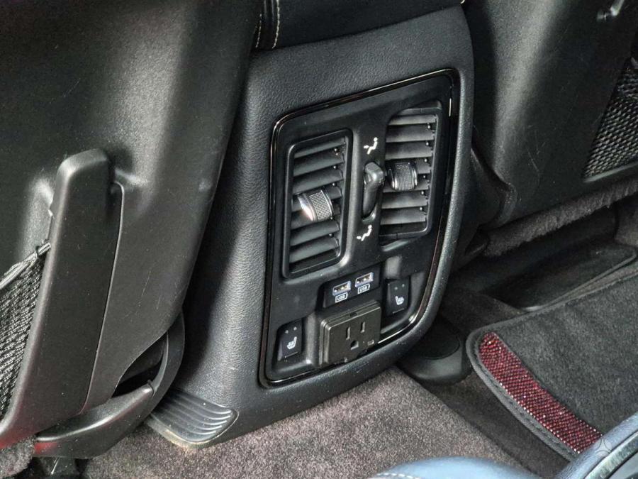 White Dodge Durango 2018 in Vilnius, with an engine capacity of 6.42 L and mileage of 187 thousand km for 19999 €, photo 32 on AUTOMOTO.COM.LV
