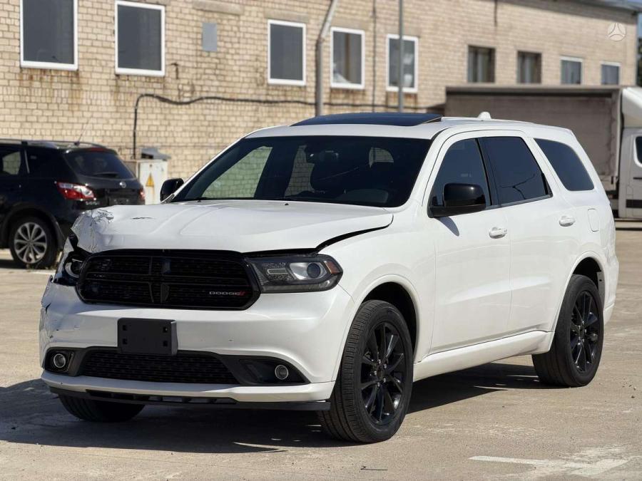 White Dodge Durango 2018 in Siauliai, with an engine capacity of 3.60 L and mileage of 244 thousand km for 10900 €, photo 1 on AUTOMOTO.COM.LV