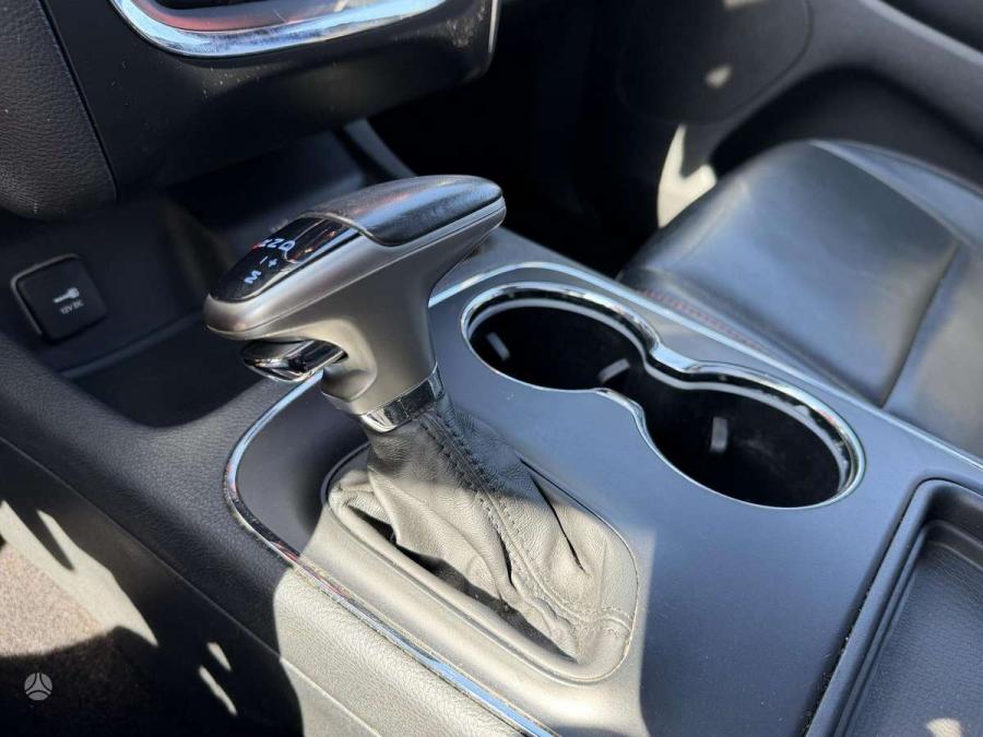 White Dodge Durango 2018 in Siauliai, with an engine capacity of 3.60 L and mileage of 244 thousand km for 10900 €, photo 15 on AUTOMOTO.COM.LV
