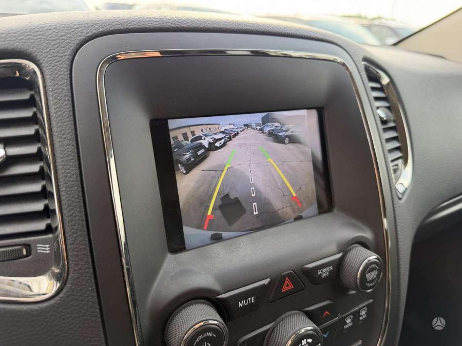 White Dodge Durango 2018 in Siauliai, with an engine capacity of 3.60 L and mileage of 256 thousand km for 9900 €, photo 13 on AUTOMOTO.COM.LV
