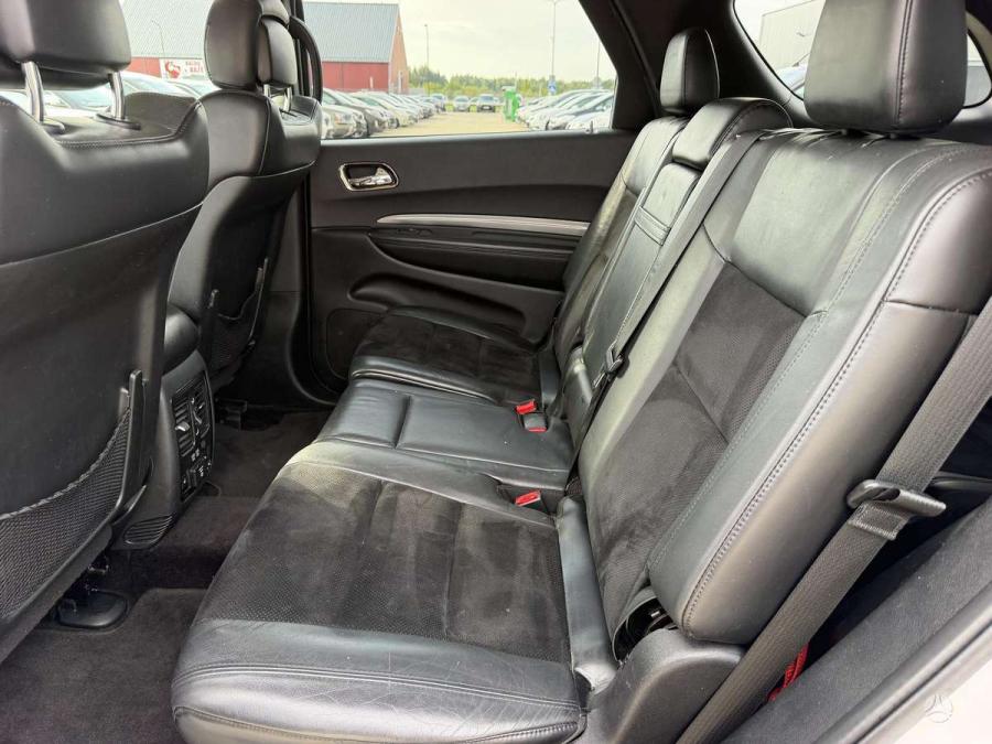 White Dodge Durango 2018 in Siauliai, with an engine capacity of 3.60 L and mileage of 256 thousand km for 9900 €, photo 17 on AUTOMOTO.COM.LV