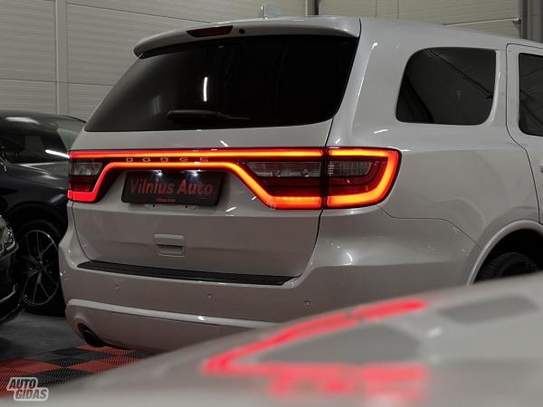 White Dodge Durango 2019 in Vilnius, with an engine capacity of 5.70 L and mileage of 0 thousand km for 27490 €, photo 11 on AUTOMOTO.COM.LV