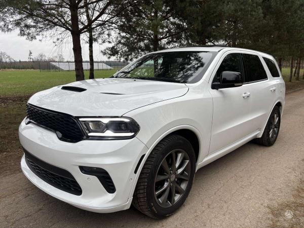 White Dodge Durango 2020 in Panevezys, with an engine capacity of 5.65 L and mileage of 102 thousand km for 22990 €, photo 3 on AUTOMOTO.COM.LV