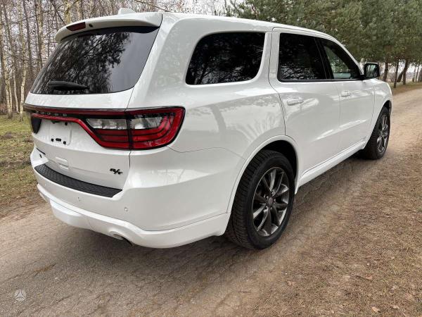 White Dodge Durango 2020 in Panevezys, with an engine capacity of 5.65 L and mileage of 102 thousand km for 22990 €, photo 5 on AUTOMOTO.COM.LV