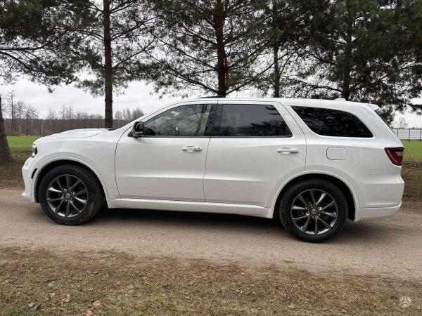 White Dodge Durango 2020 in Panevezys, with an engine capacity of 5.65 L and mileage of 102 thousand km for 22990 €, photo 6 on AUTOMOTO.COM.LV