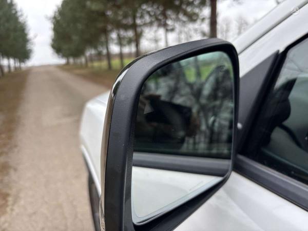 White Dodge Durango 2020 in Panevezys, with an engine capacity of 5.65 L and mileage of 102 thousand km for 22990 €, photo 8 on AUTOMOTO.COM.LV