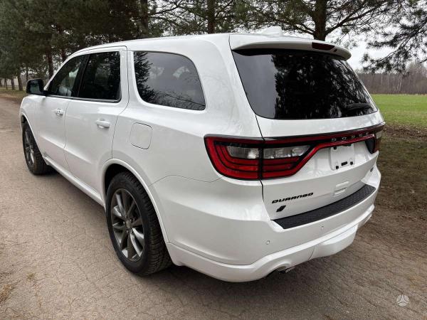 White Dodge Durango 2020 in Panevezys, with an engine capacity of 5.65 L and mileage of 102 thousand km for 22990 €, photo 9 on AUTOMOTO.COM.LV