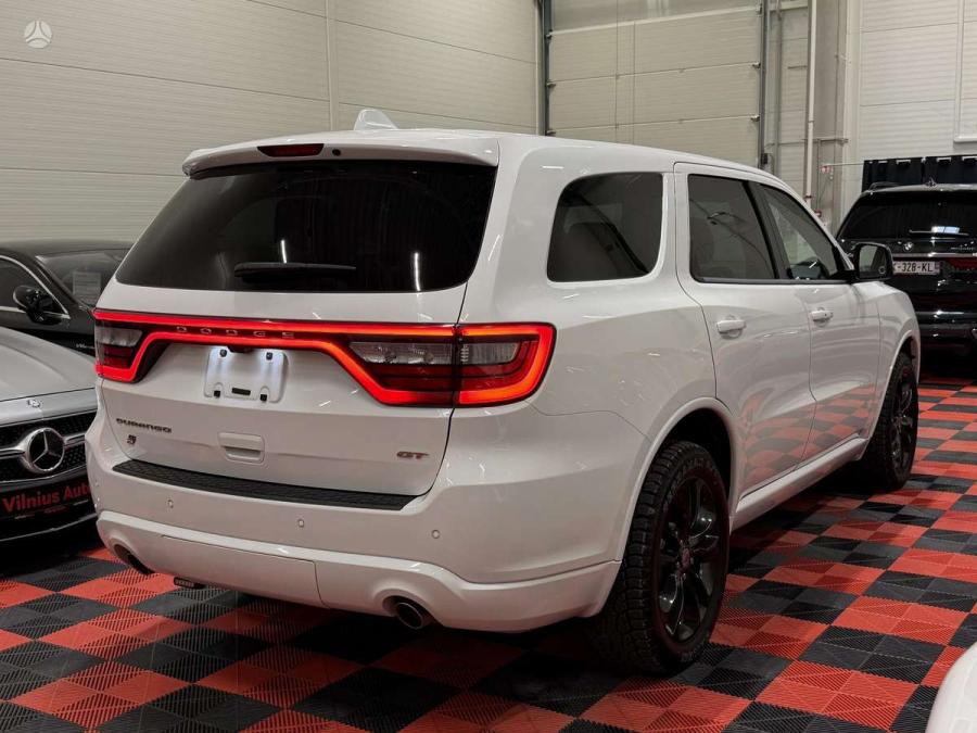 White Dodge Durango 2020 in Vilnius, with an engine capacity of 3.60 L and mileage of 193 thousand km for 18300 €, photo 5 on AUTOMOTO.COM.LV