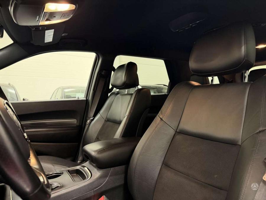 White Dodge Durango 2020 in Vilnius, with an engine capacity of 3.60 L and mileage of 193 thousand km for 18300 €, photo 12 on AUTOMOTO.COM.LV